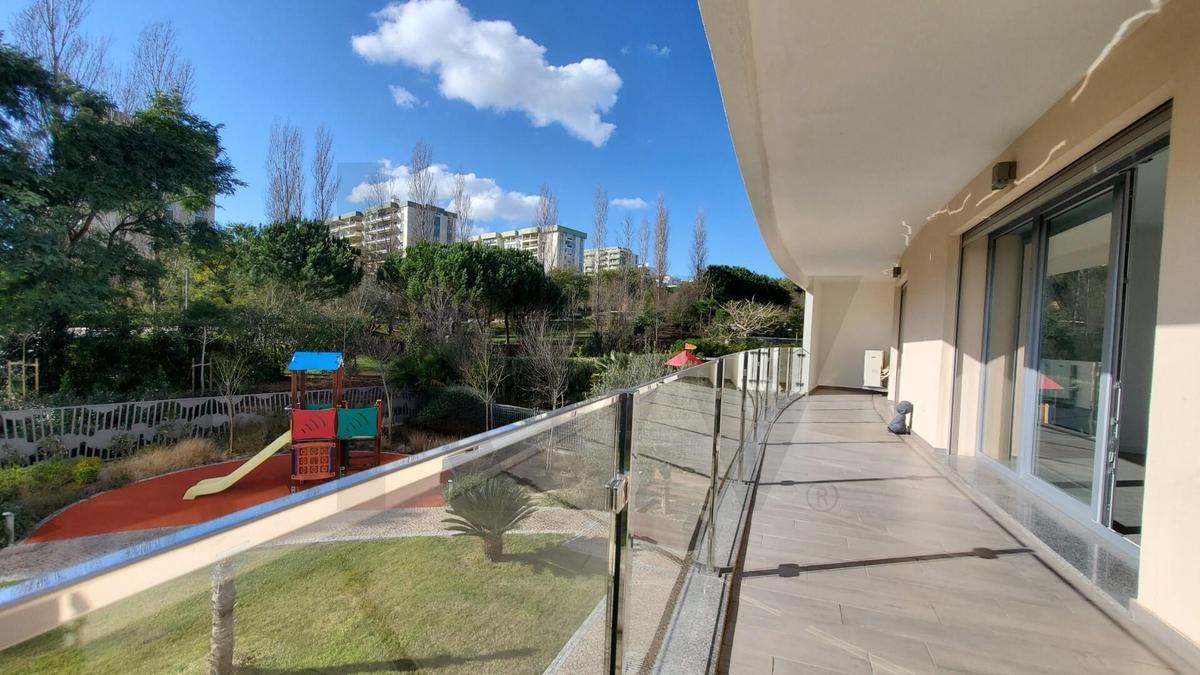 Excellent Modern Apartment with a view of the Poets' Park in Oeiras | KW